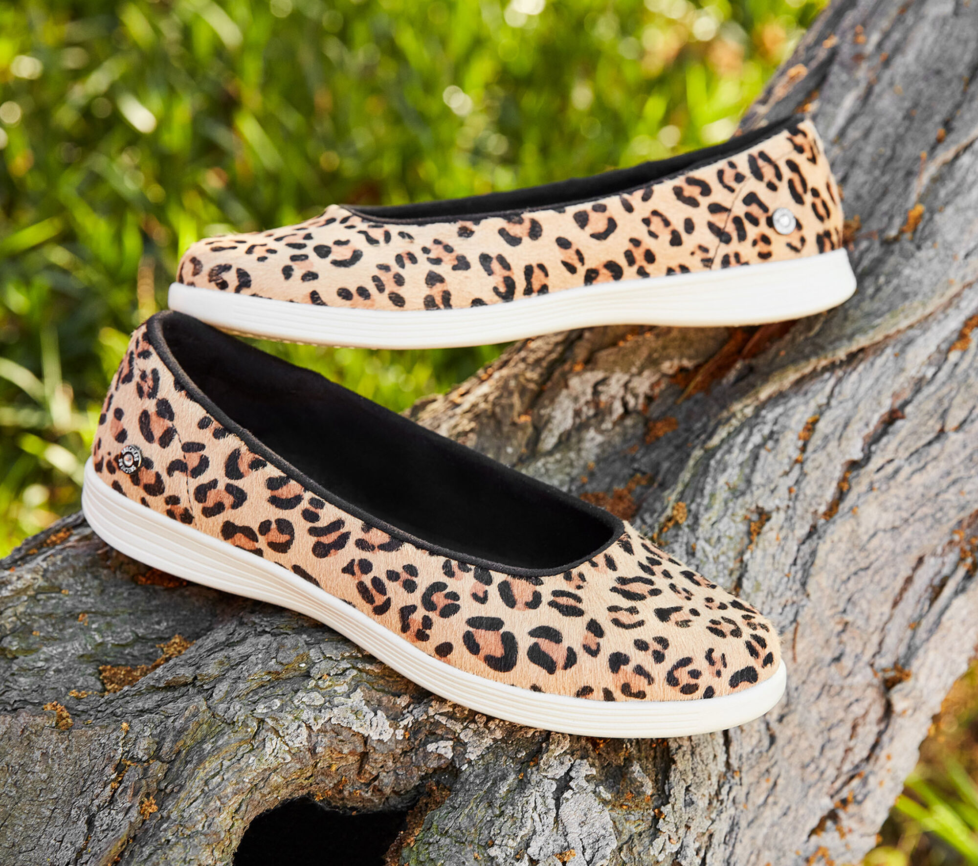 Shop Comfortable & Casual Women's Shoes & Clothing | SKECHERS